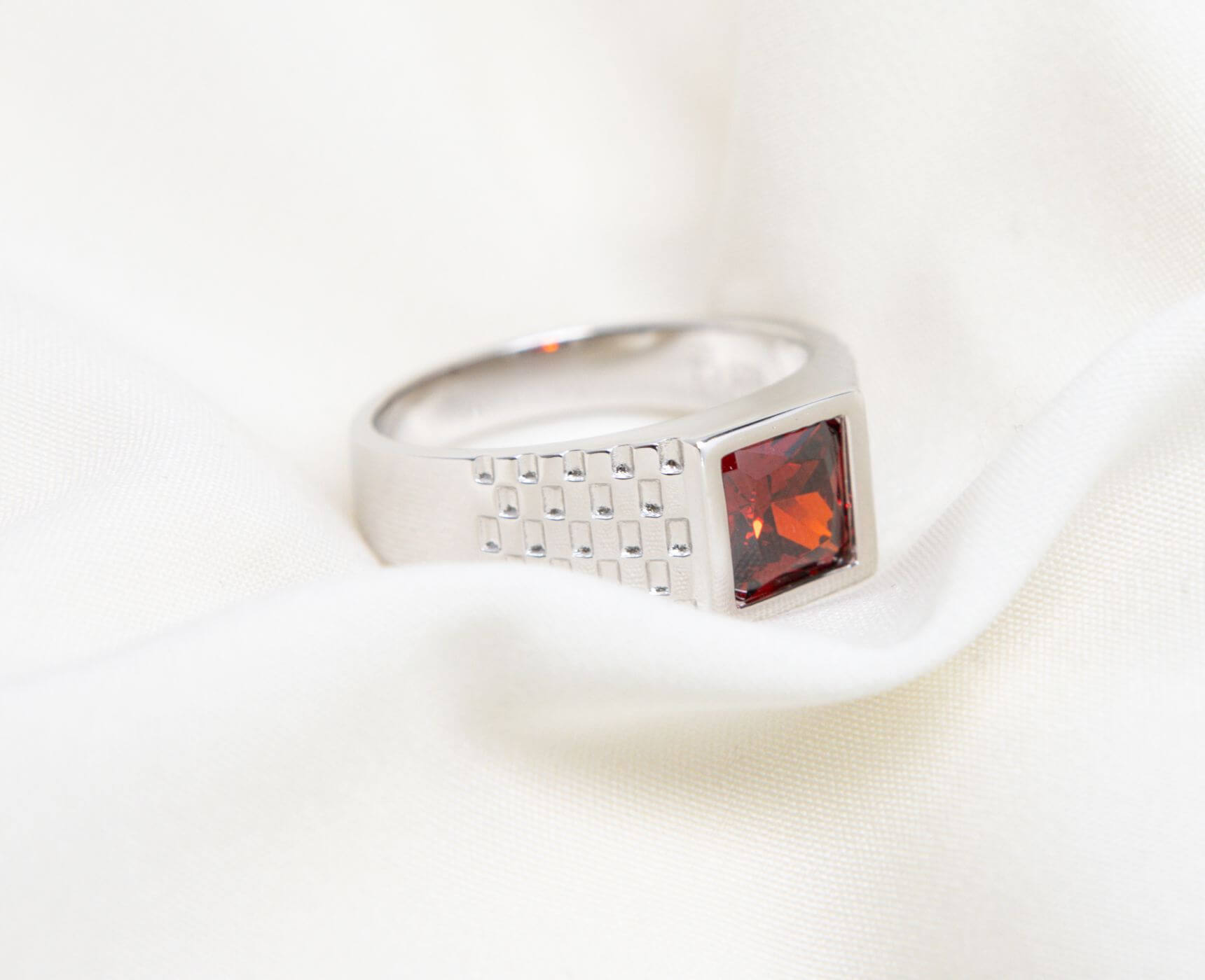 What is an Signet ring, when do you get one, and how do you wear it ...