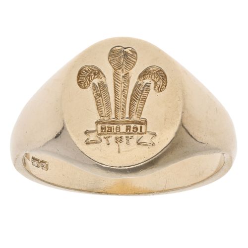 9ct Yellow Gold Welsh Feathers Signet Ring RAMS970357376008 | Ramsdens ...