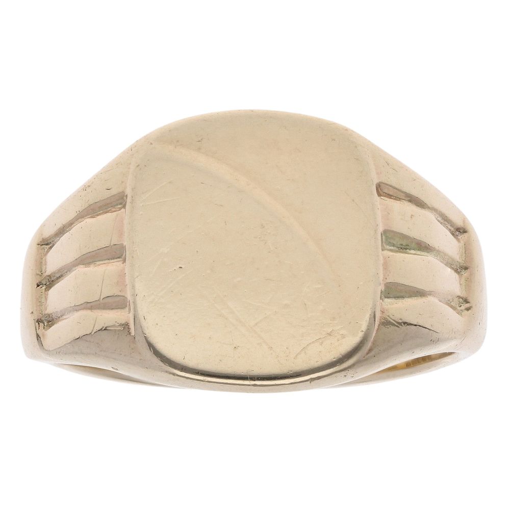 9ct Yellow Gold Patterned Signet Ring RAMS685346853007 | Ramsdens Jewellery